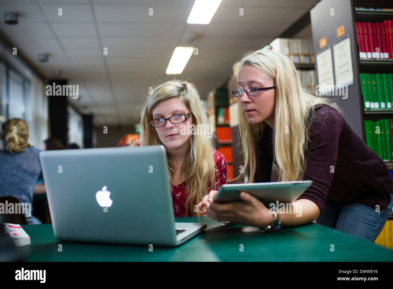 Uk college student hi-res stock photography and images - Alamy