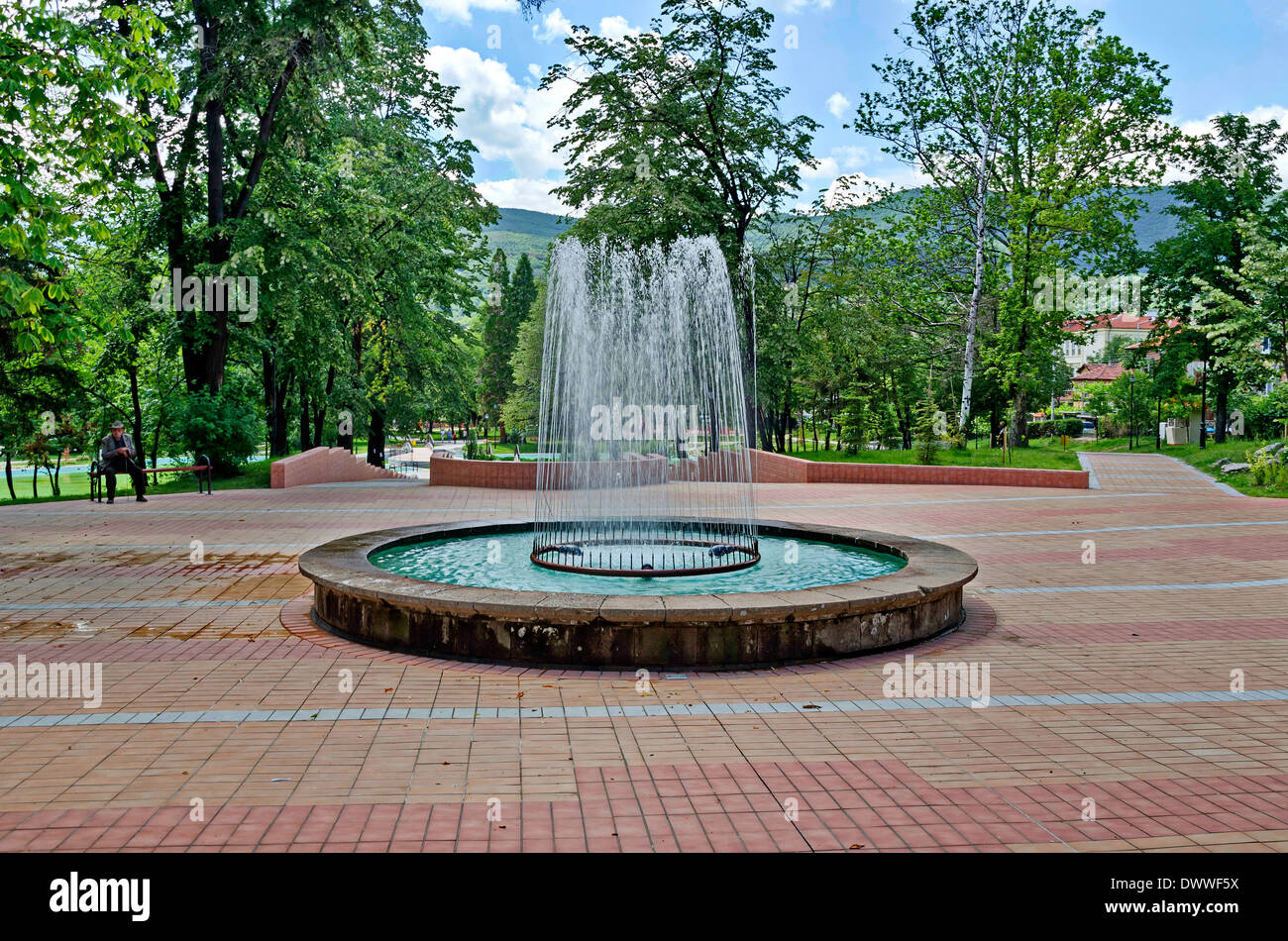 Circular water fountain hi-res stock photography and images - Alamy