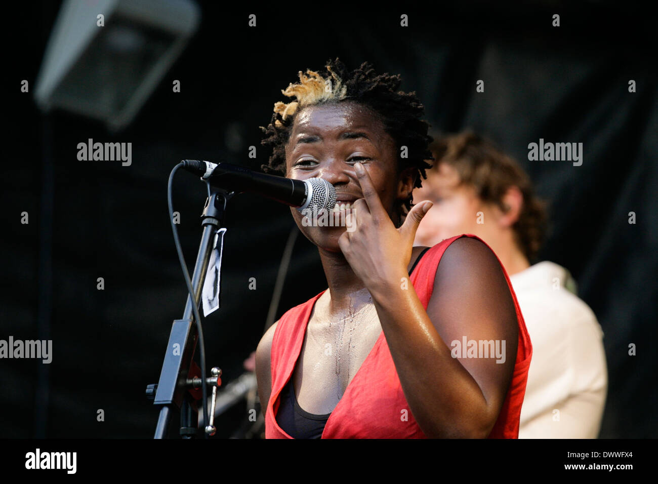 Freshlyground singer Zolani Mahola performs at the Botanic Gardens in ...