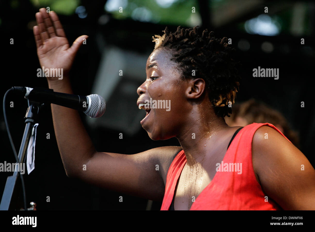 Freshlyground singer Zolani Mahola performs at the Botanic Gardens in ...