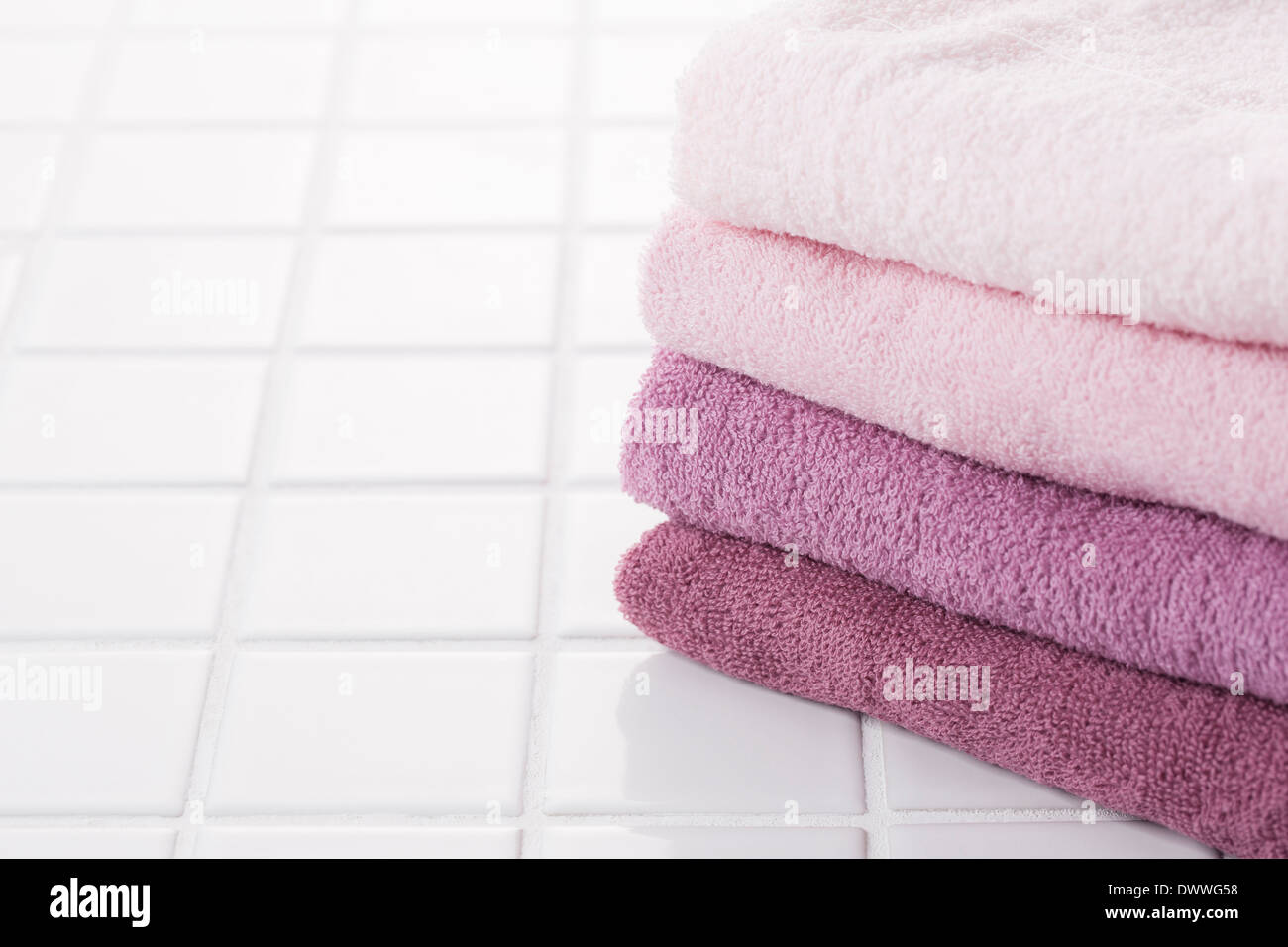 Red towels hi-res stock photography and images - Alamy