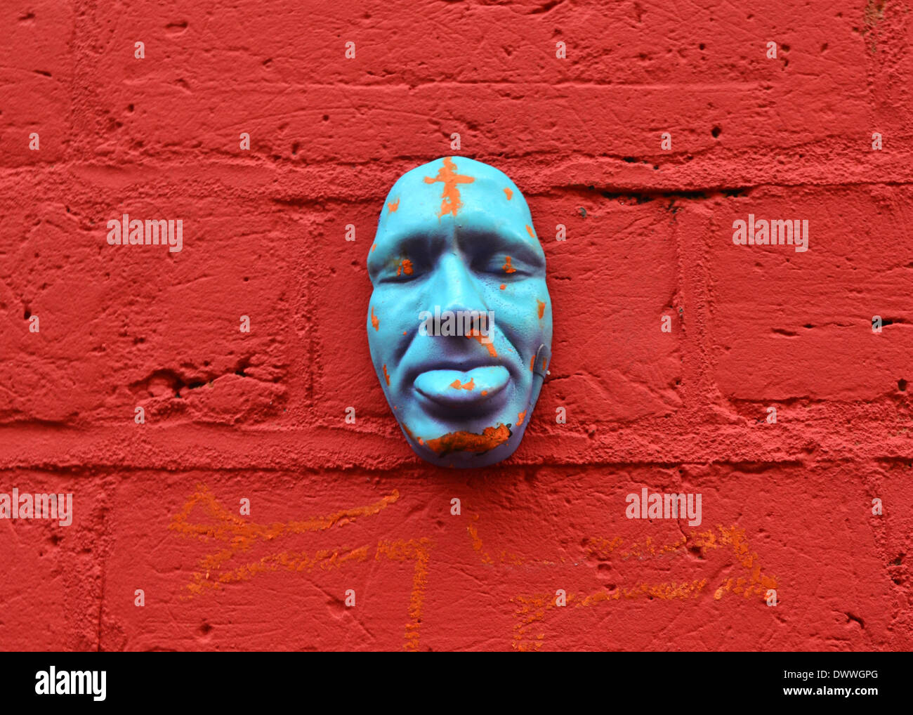 Red wall london hi-res stock photography and images - Alamy