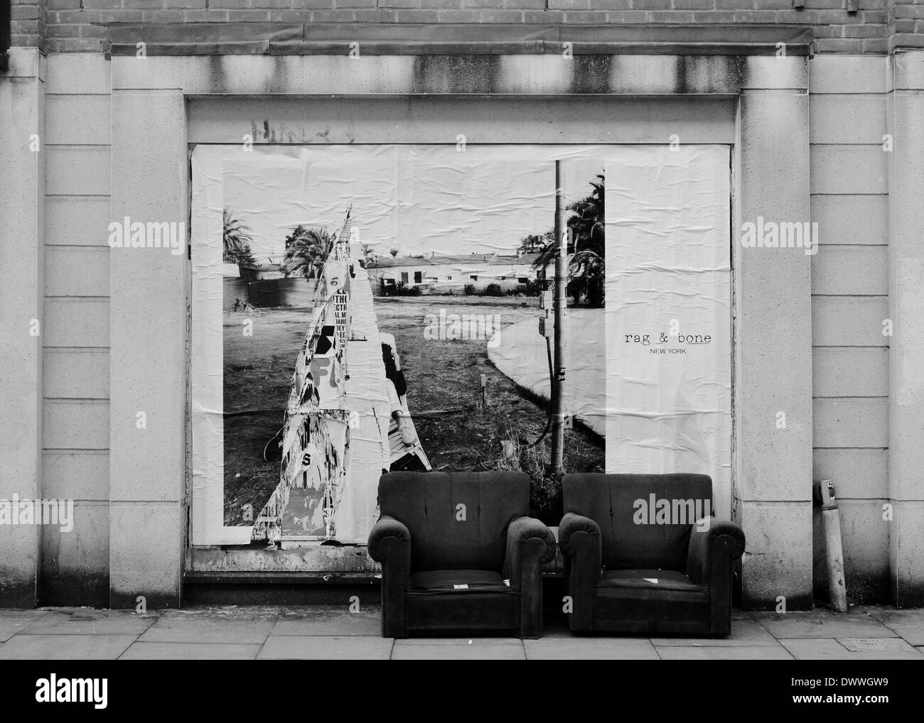 Pavement sidewalk london hi-res stock photography and images - Alamy