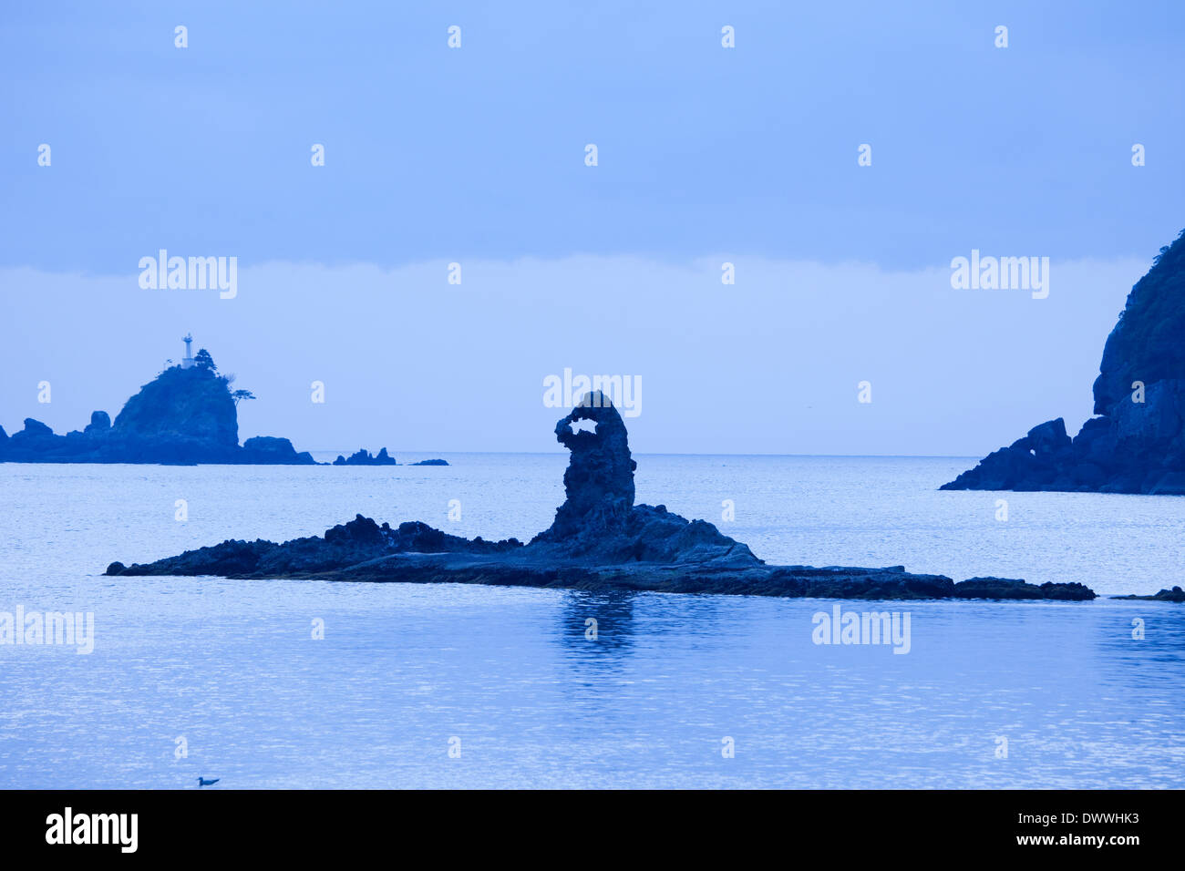 Ocean and rock image hi-res stock photography and images - Alamy