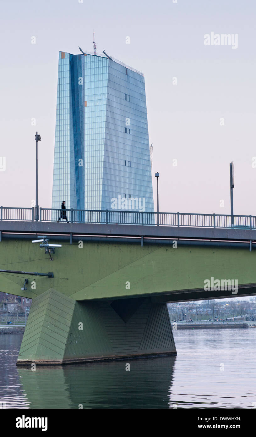 New ecb building beside the river main hi-res stock photography and ...