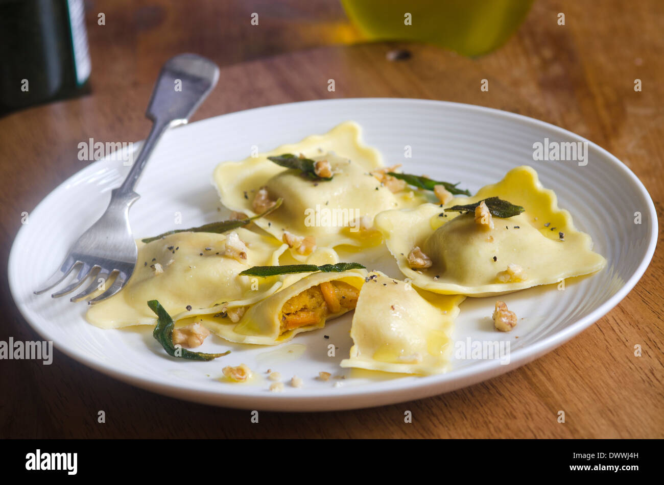Ravioli pasta sage hi-res stock photography and images - Alamy