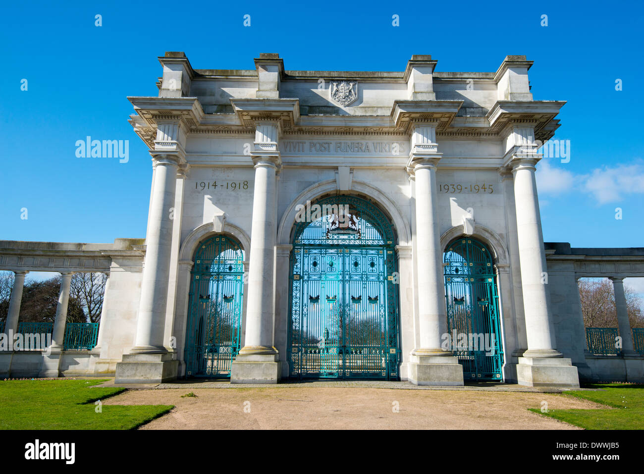 The Victoria War Memorial at the Embankment, Nottingham Nottinghamshire ...