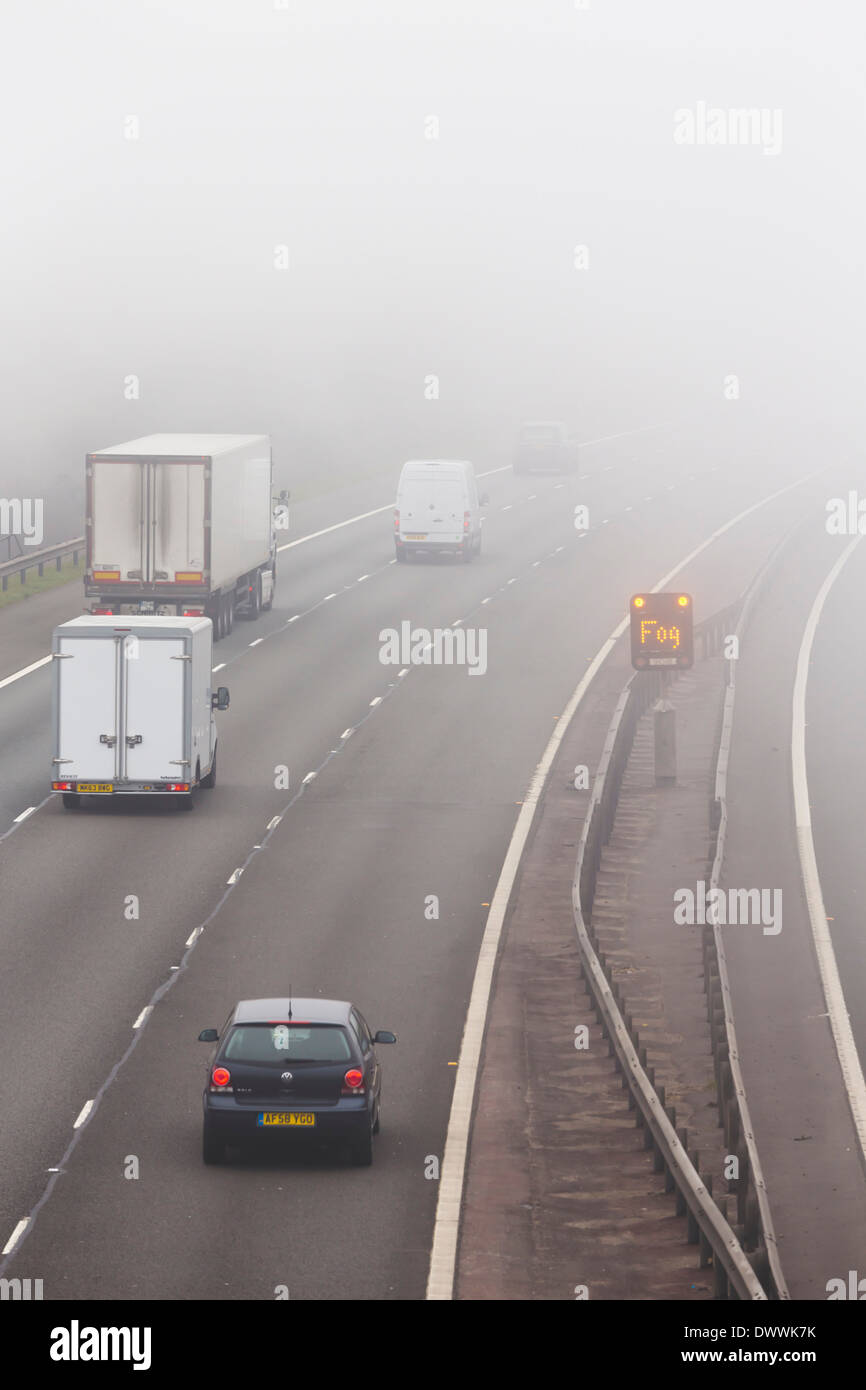 Sign motorway m40 uk hi-res stock photography and images - Alamy