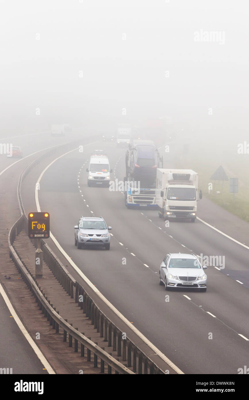 Sign motorway m40 uk hi-res stock photography and images - Alamy