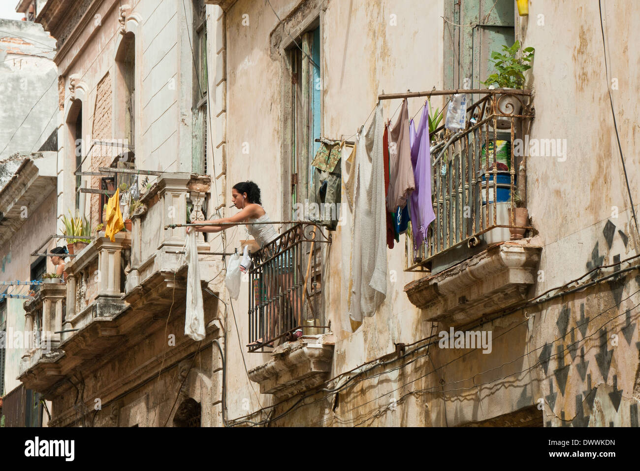 Women hanging out washing to dry from apartment balconies in La Habana ...