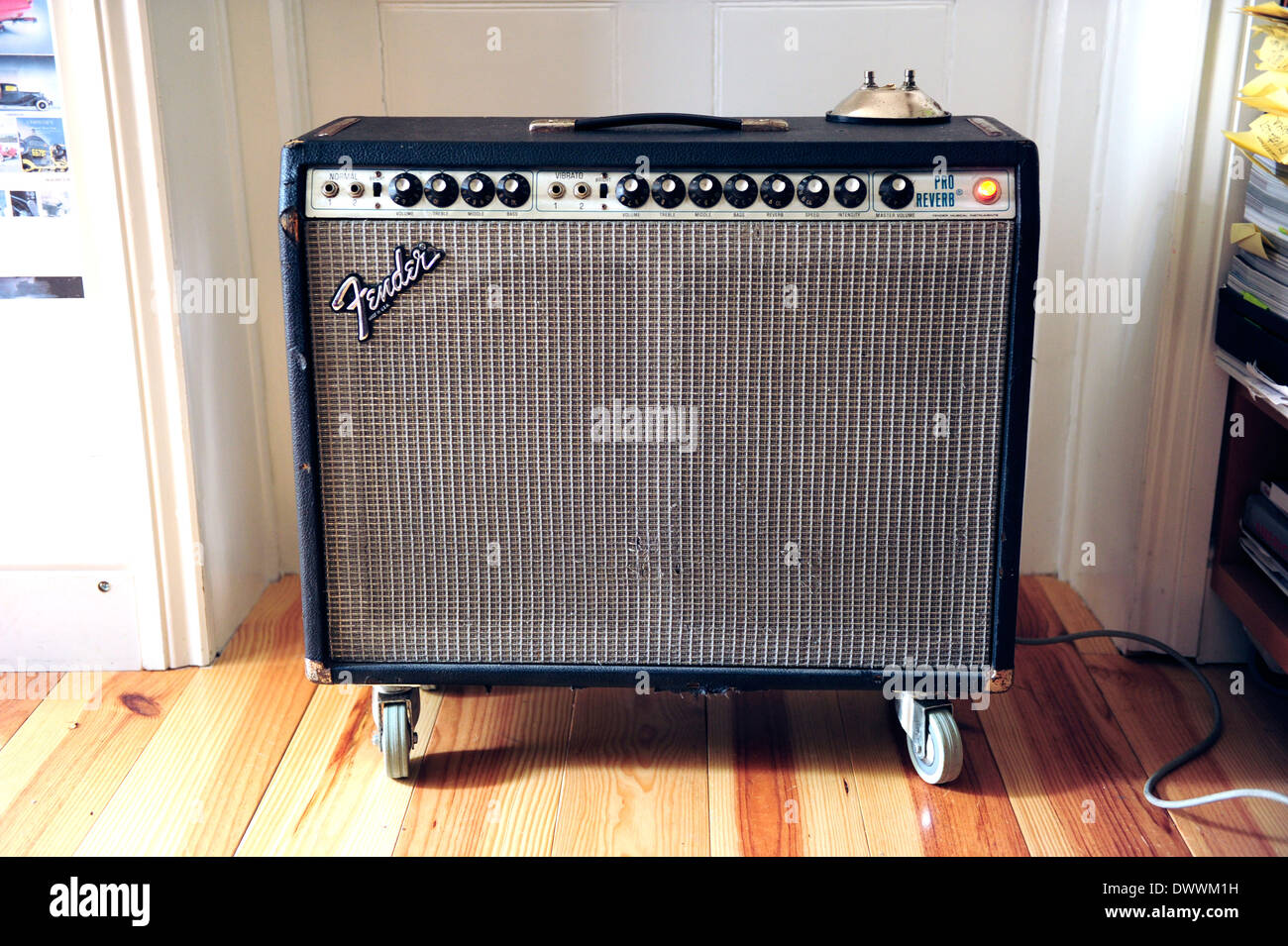 Valve amplifier hi-res stock photography and images - Alamy