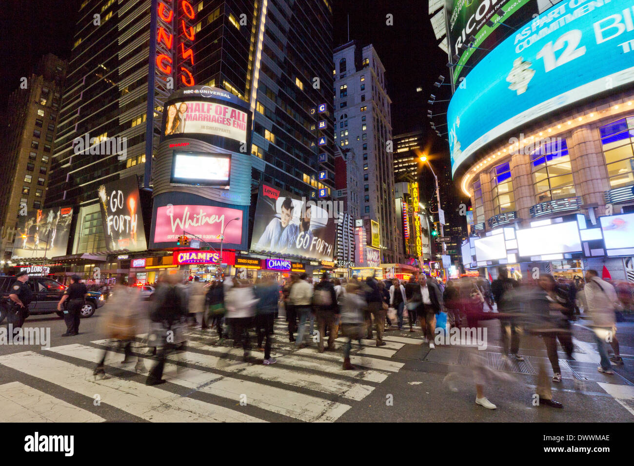 Busy pedestrian crossing at night in Times Square, New York, USA Stock ...