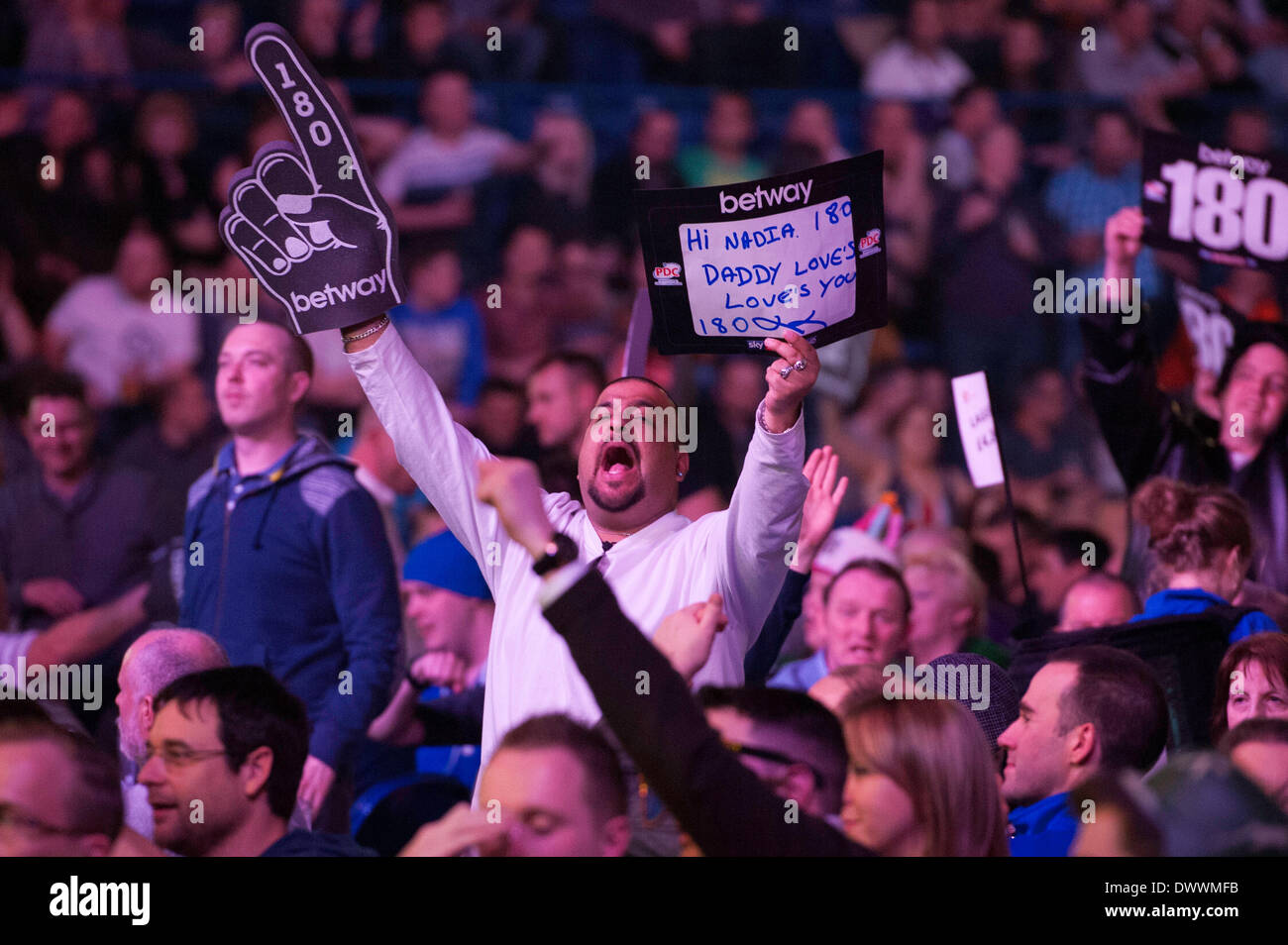 Darts crowd premier league hi-res stock photography and images - Alamy