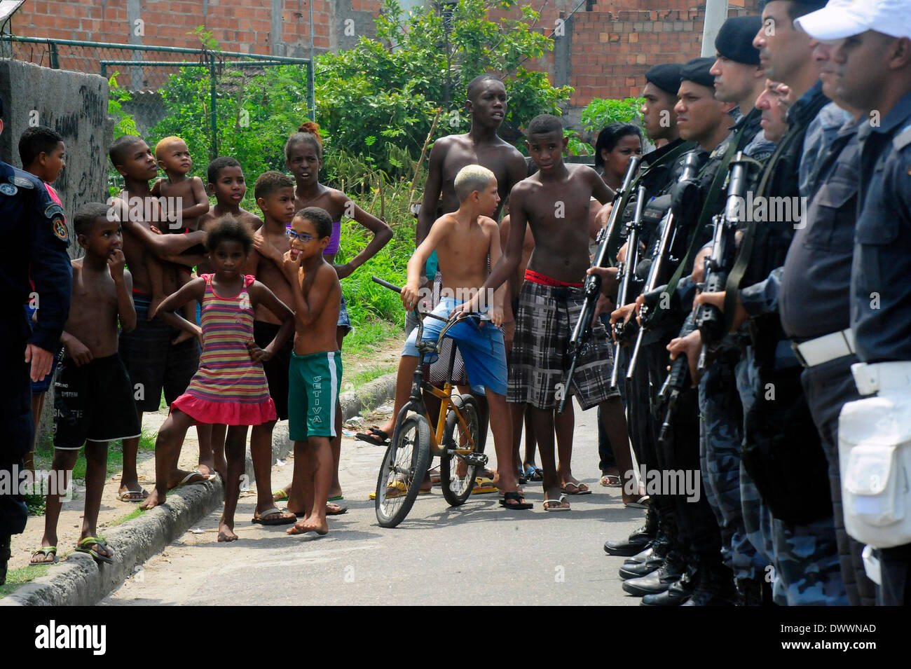 Favelas children hi-res stock photography and images - Alamy