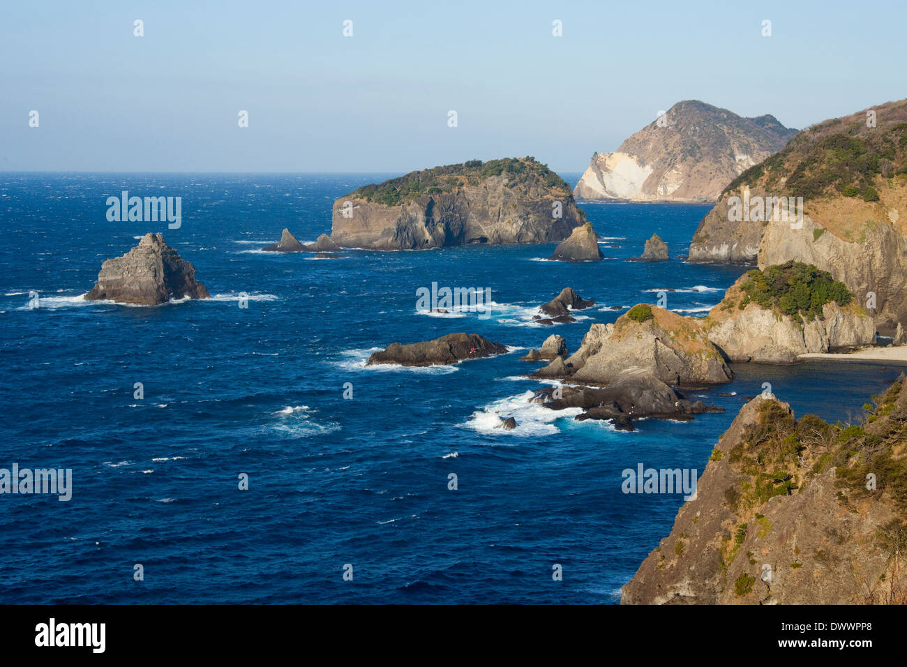 Rocks in sea water hi-res stock photography and images - Alamy