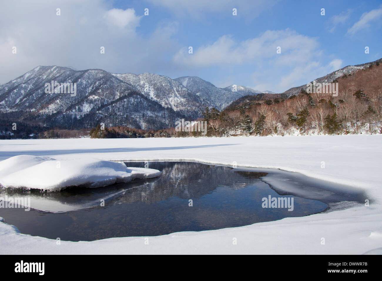 Winter lake yunoko nikko tochigi hi-res stock photography and images ...