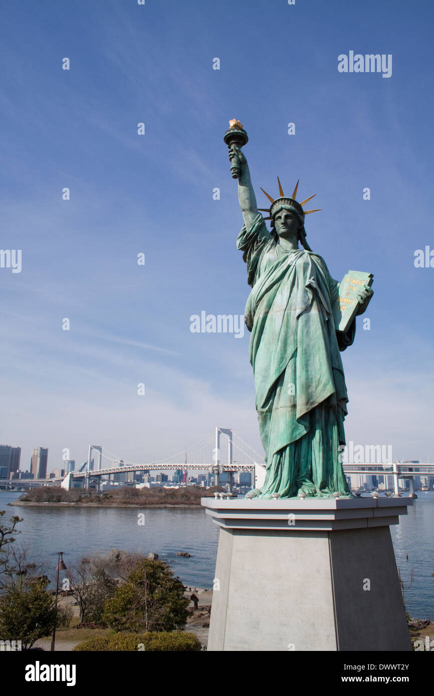 Rainbow Bridge and Statue of Liberty, Tokyo, Japan Stock Photo - Alamy