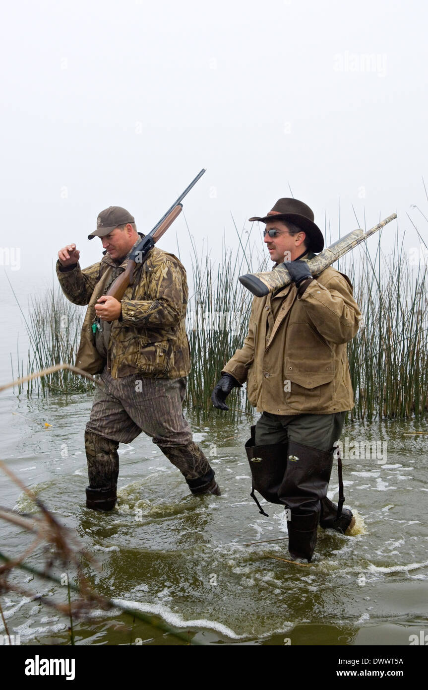 12 gauge semi automatic shotgun hi-res stock photography and images - Alamy
