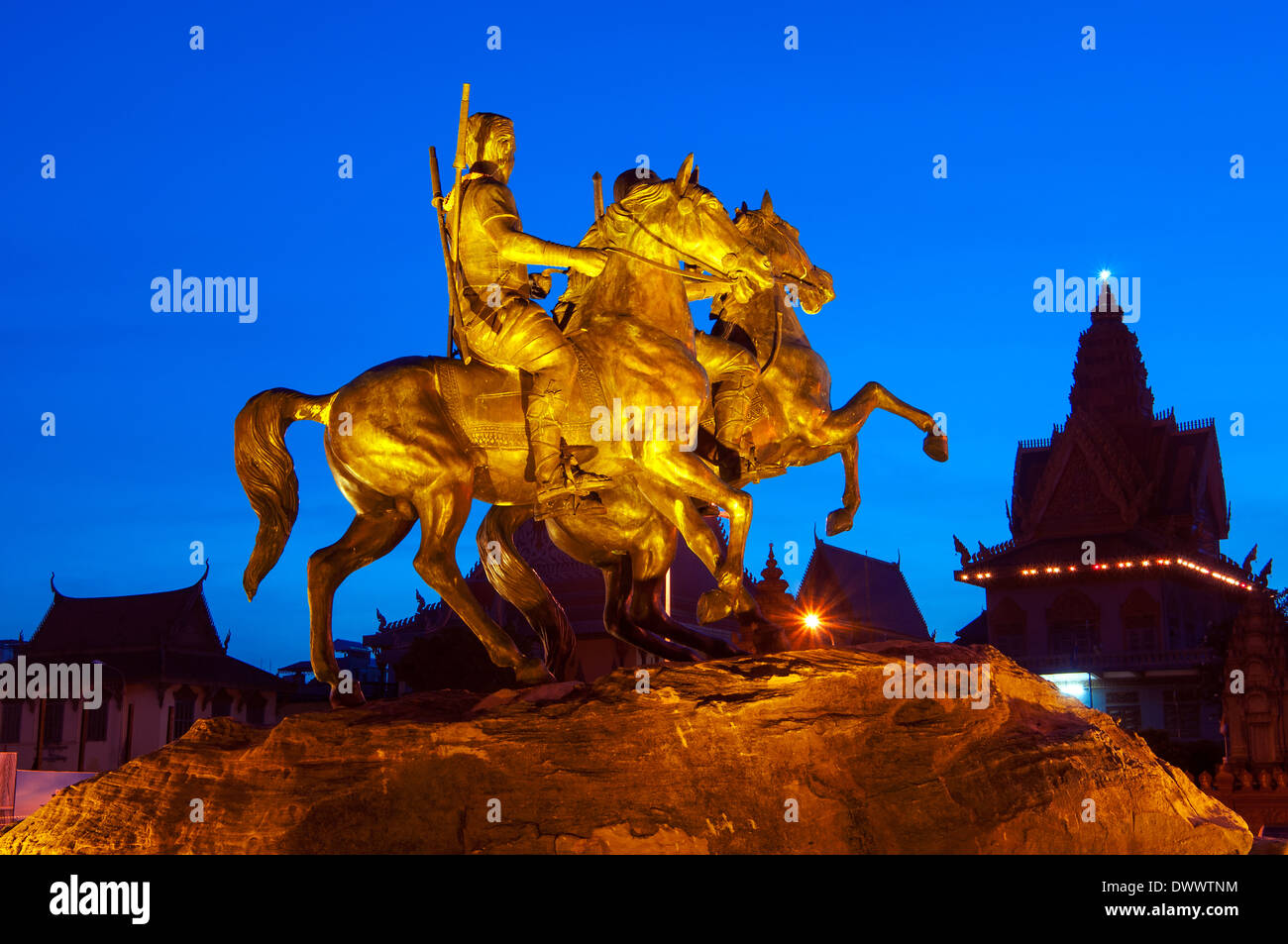statue of Techo Meas and Techo Yot on Sisowath Quay Riverfront at dusk ...
