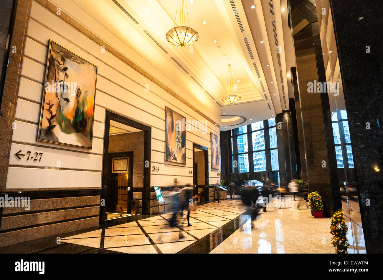 Interior lobby skyscraper hi-res stock photography and images - Alamy