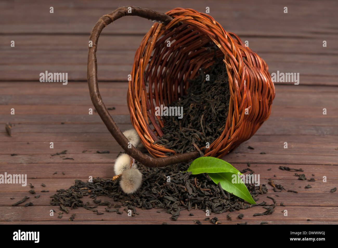 Dry black tea in a bamboo basket Stock Photo - Alamy