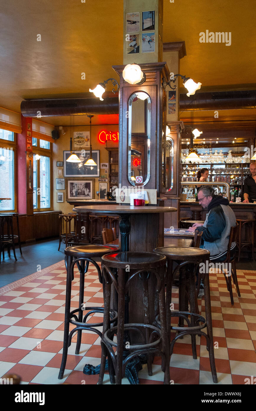 Bar interior bar hi-res stock photography and images - Alamy