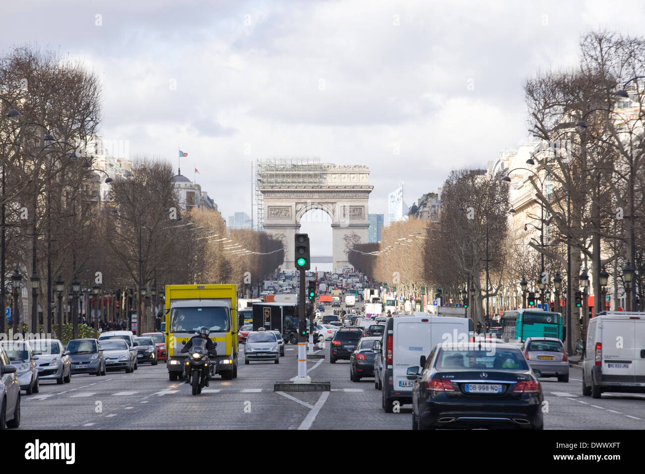 Paris champs elysees streets hi-res stock photography and images - Alamy