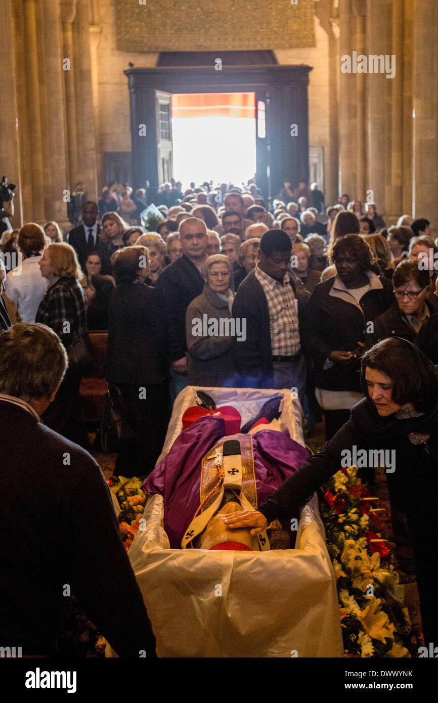 Feb. 18, 2012 - A women pays tribute to the coffin of Portuguese ...