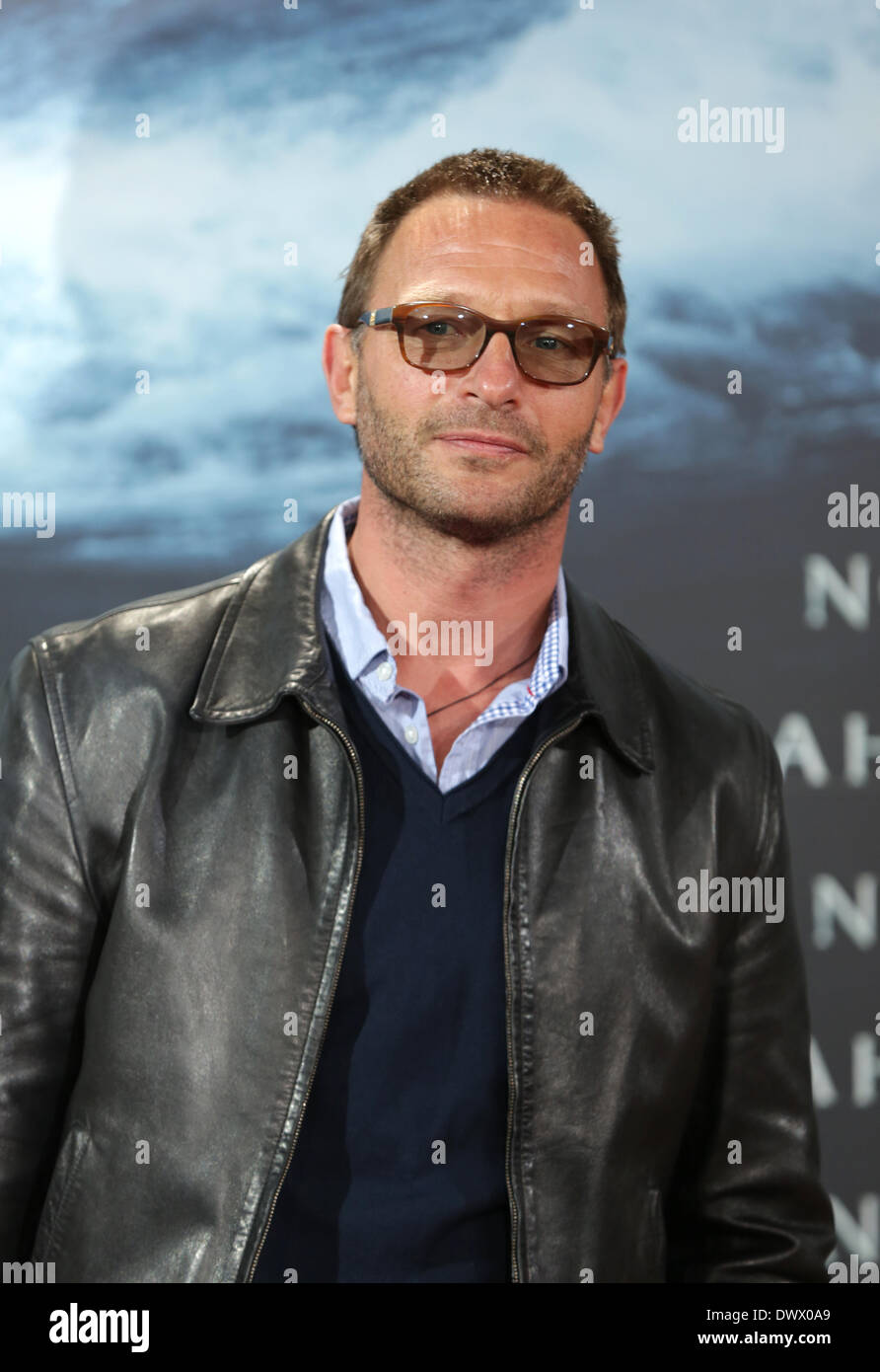 Noah opens hi-res stock photography and images - Alamy