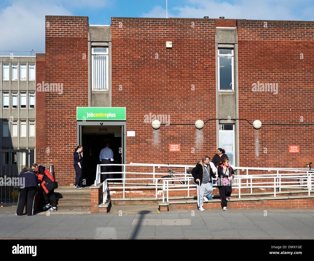 Job centre uk people queuing hi-res stock photography and images - Alamy