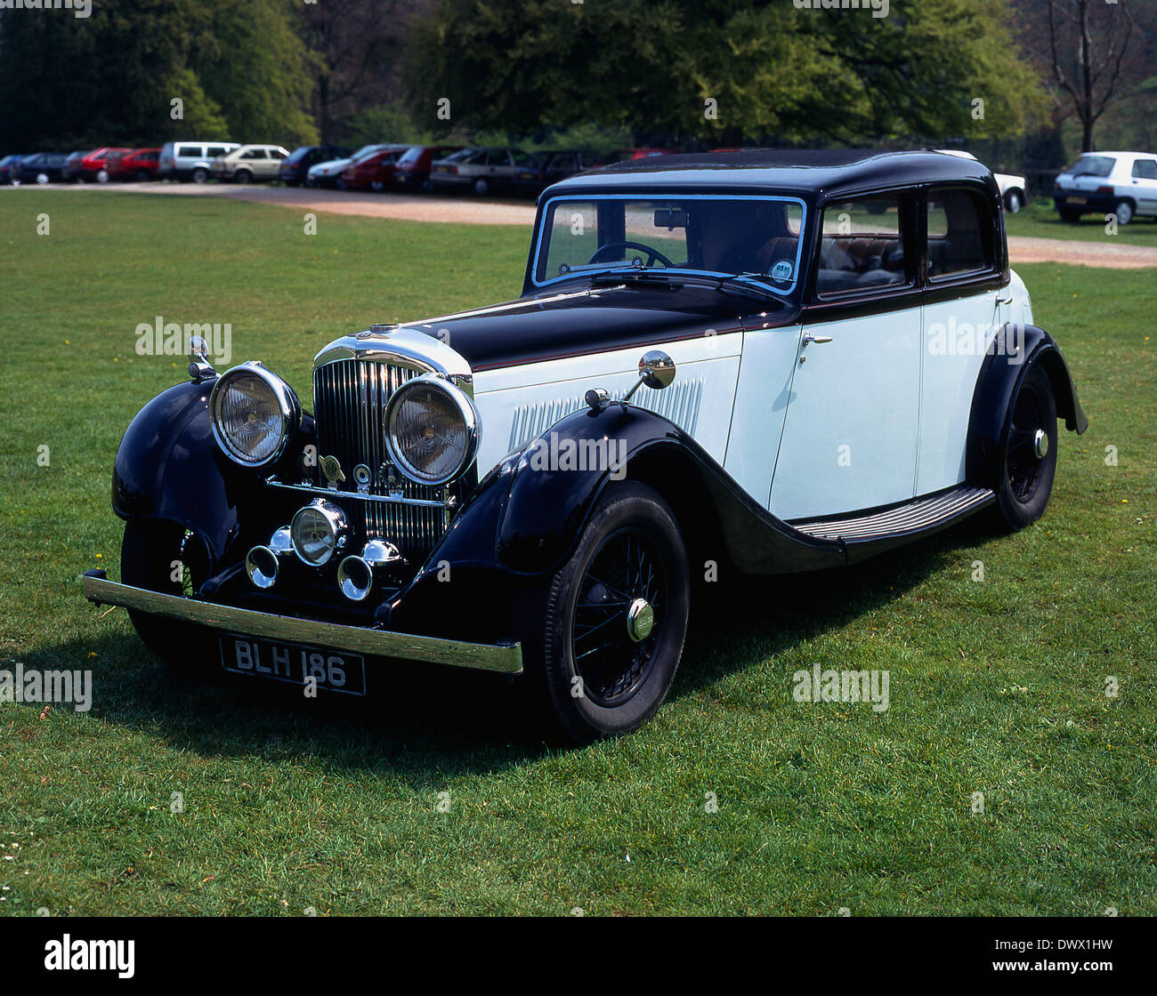 Car open bentley hi-res stock photography and images - Alamy
