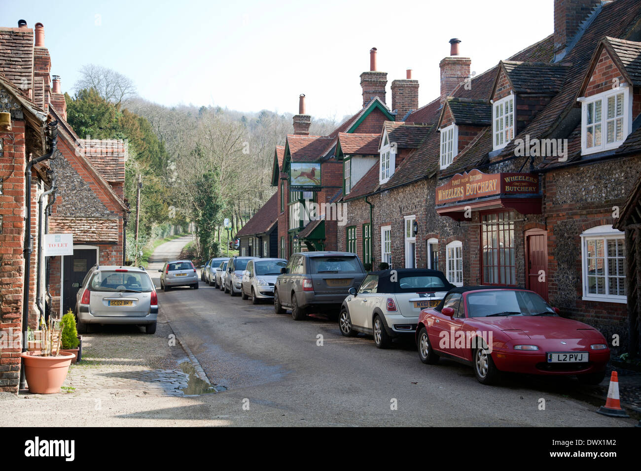 Hambleden village chilterns buckinghamshire hi-res stock photography ...