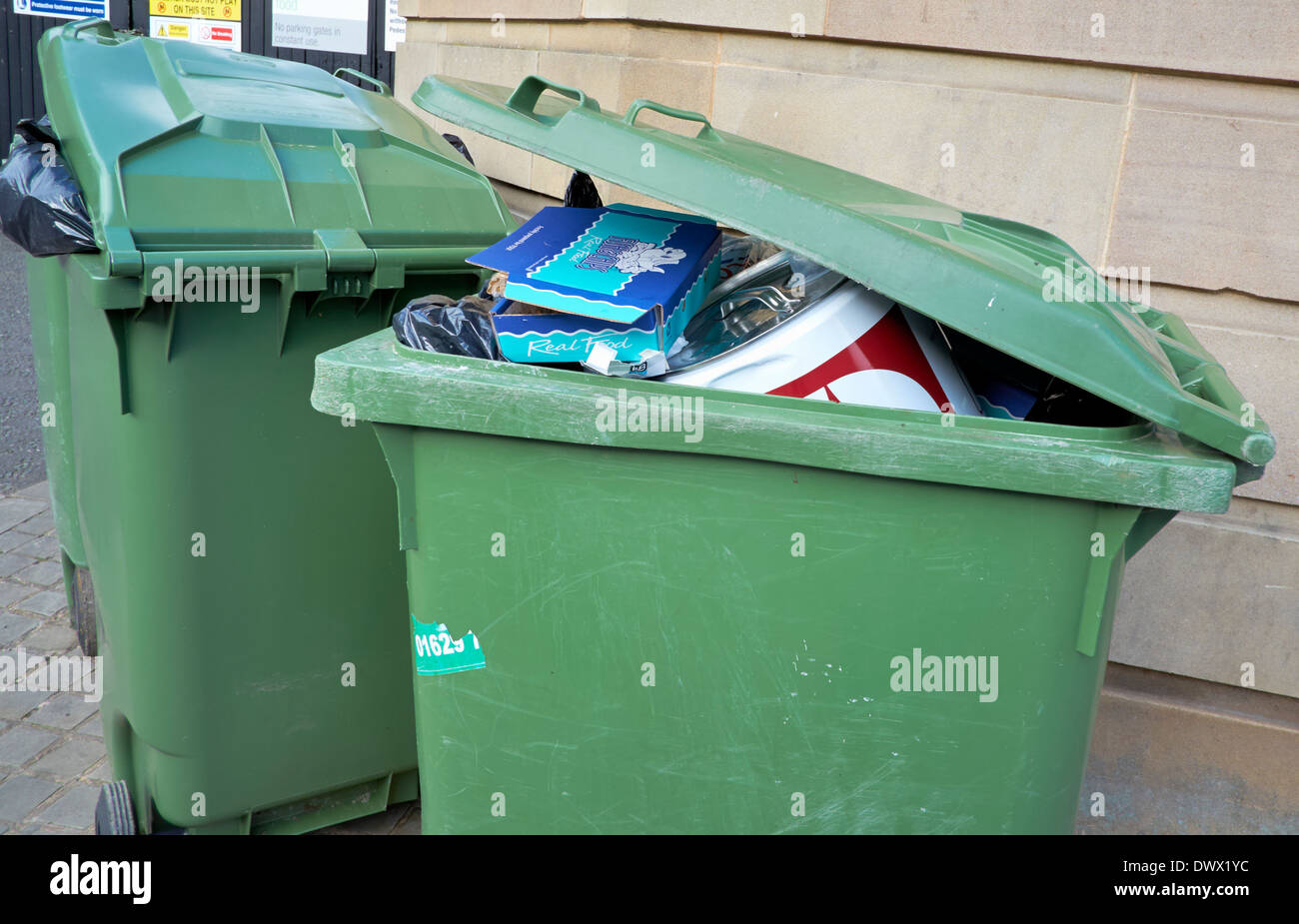 Overflowing wheelie bin hi-res stock photography and images - Alamy