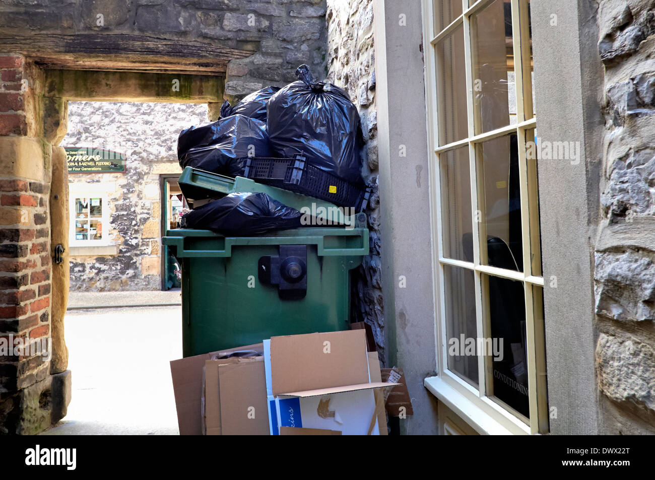 Bin in alley hi-res stock photography and images - Alamy