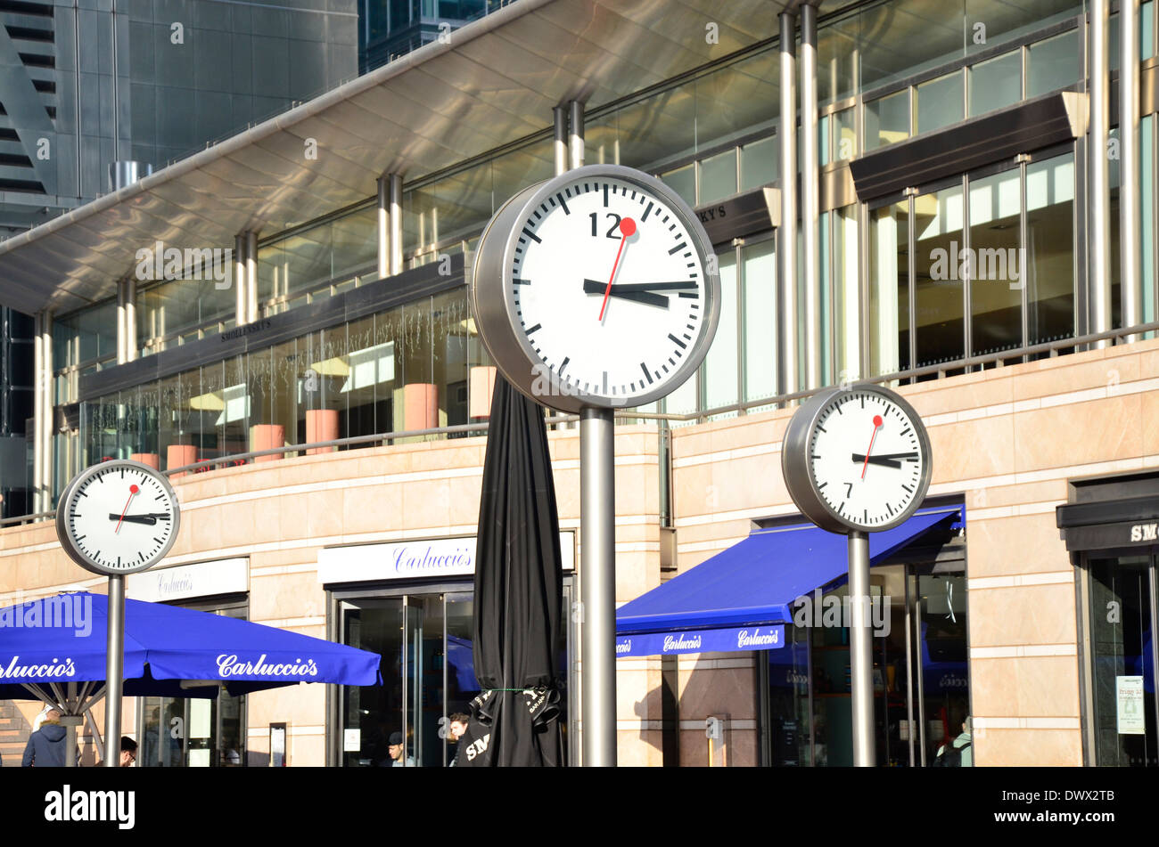 Clocks outside Carluccio's restaurant in Canary Wharf, Docklands, East ...
