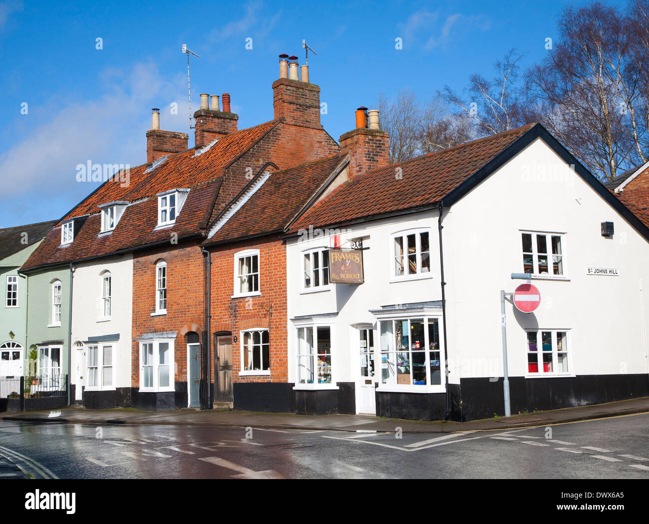 Historic buildings and shops in New Street, Woodbridge, Suffolk ...