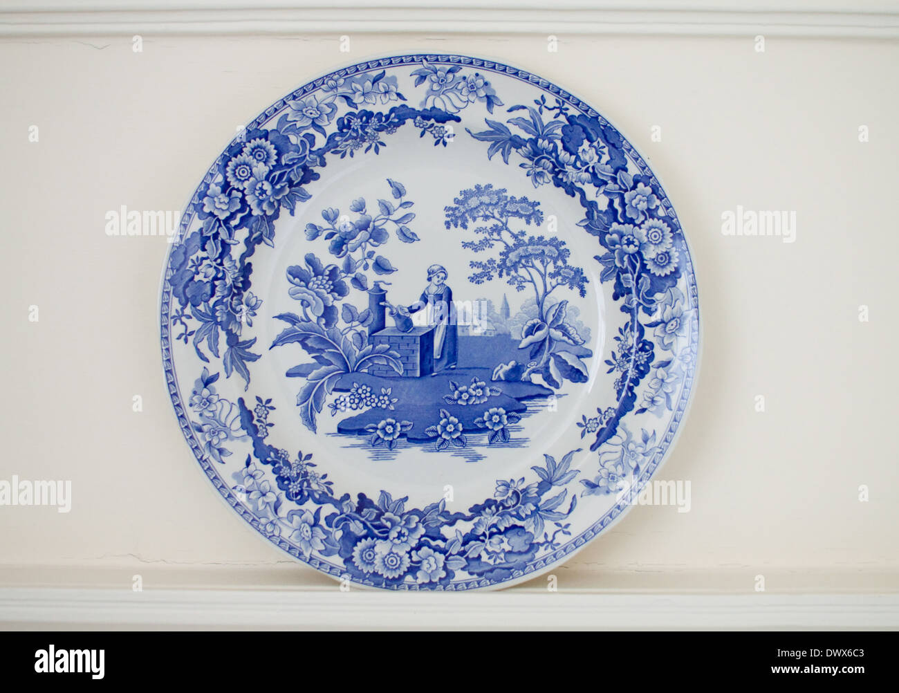 Blue old fashioned plates hi-res stock photography and images - Alamy