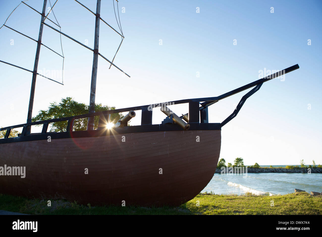 Sloop ship hi-res stock photography and images - Alamy