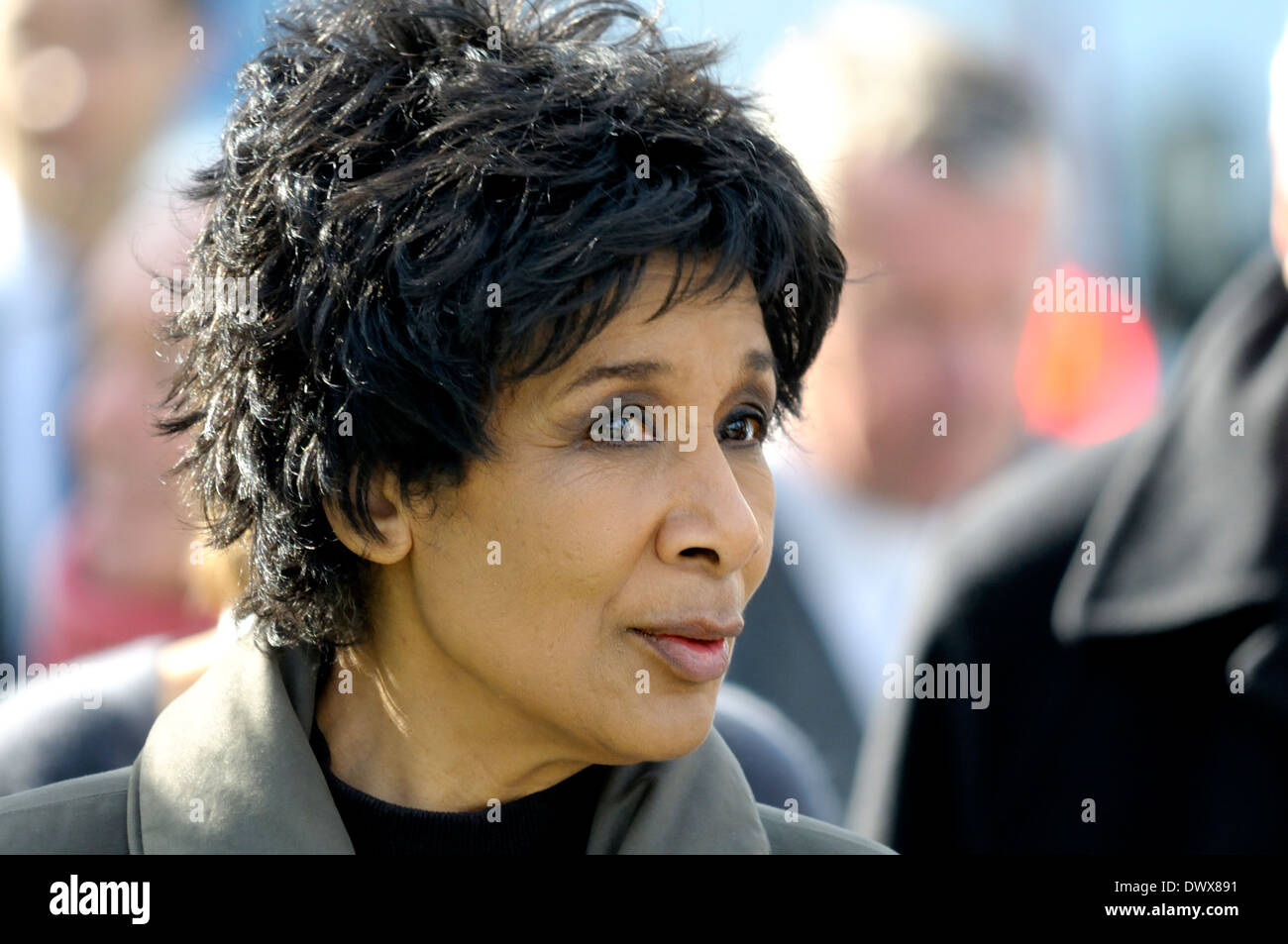 Former bbc news presenter hi-res stock photography and images - Alamy
