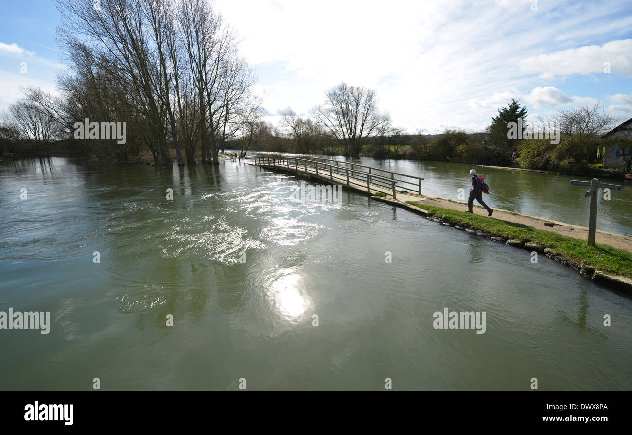 River Thames in flood at Port Meadow Oxford Stock Photo - Alamy