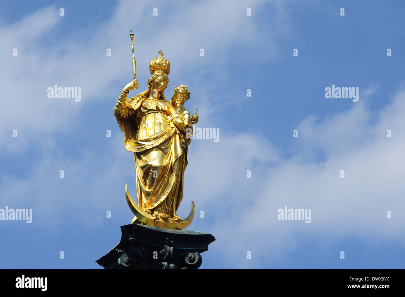 Marienplatz virgin mary statue hi-res stock photography and images - Alamy