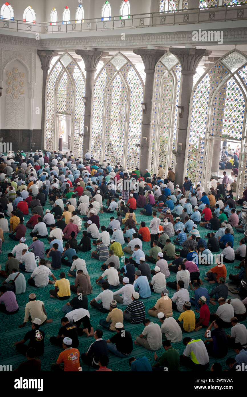 Kuala Lumpur, Malaysia. 14 March 2014. Malaysian Muslims pray at a ...