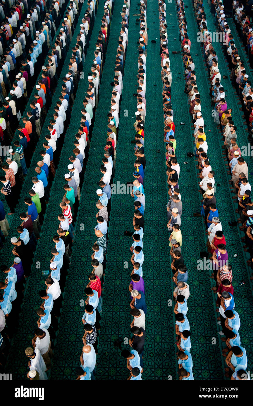 Kuala Lumpur, Malaysia. 14 March 2014. Malaysian Muslims pray at a ...