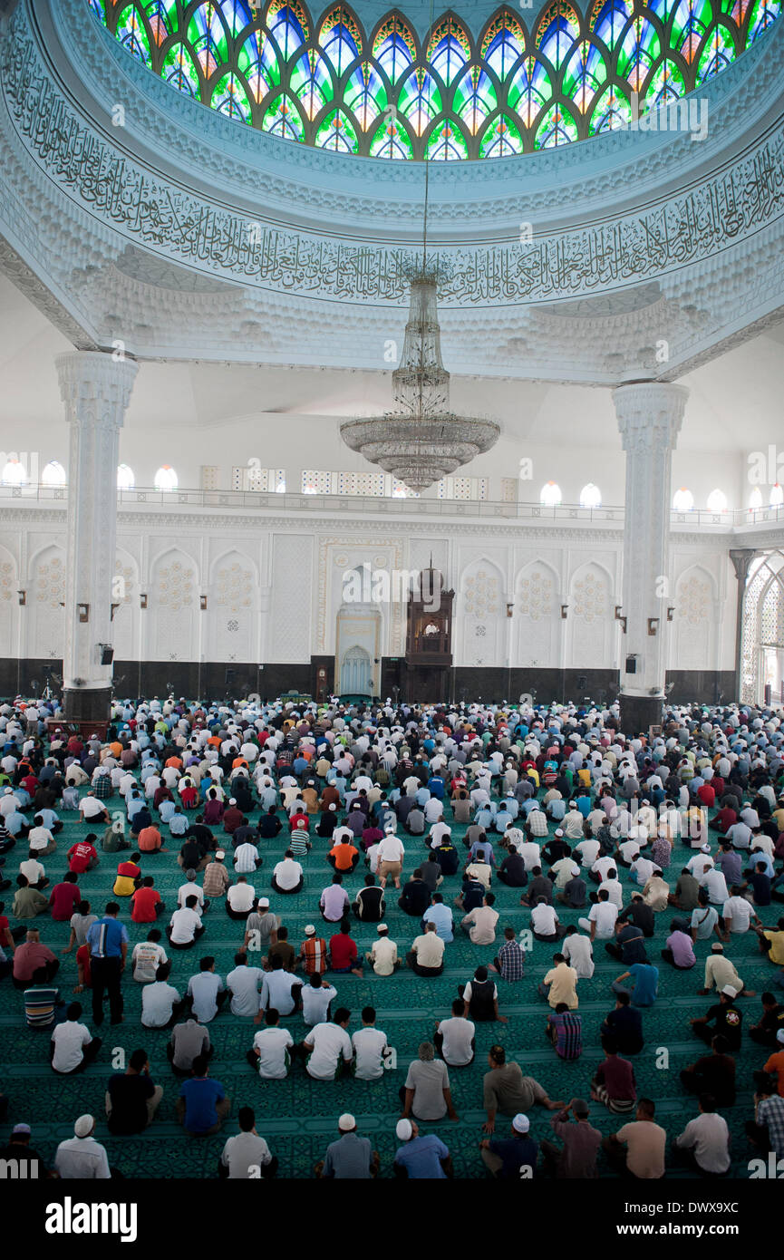 Kuala Lumpur, Malaysia. 14 March 2014. Malaysian Muslims pray at a ...