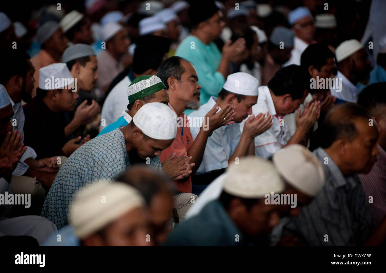 Kuala Lumpur, Malaysia. 14 March 2014. Malaysian Muslims pray at a ...
