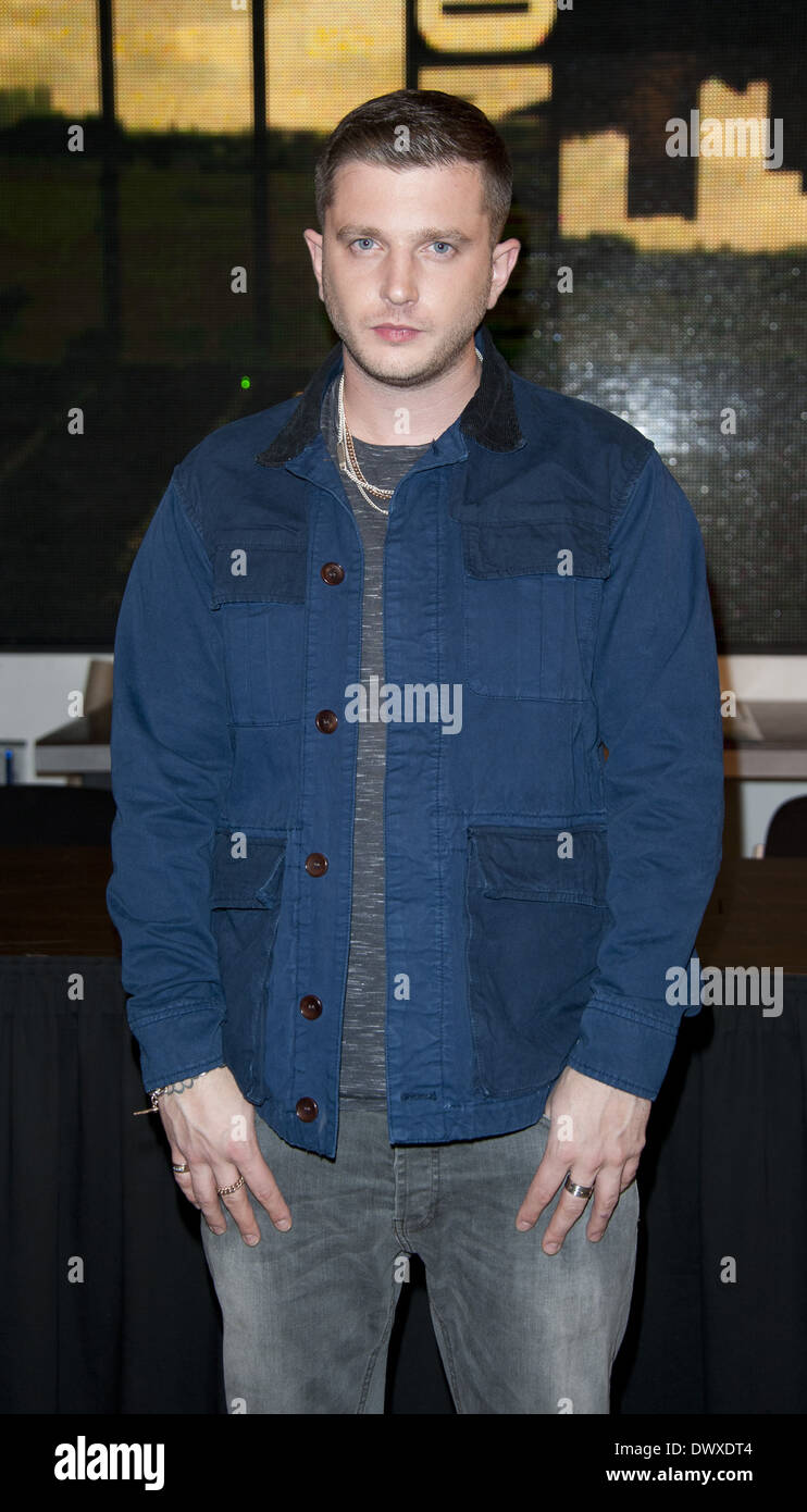 Ben Drew aka Plan B greeting fans and signing copies of his movie 'Ill ...