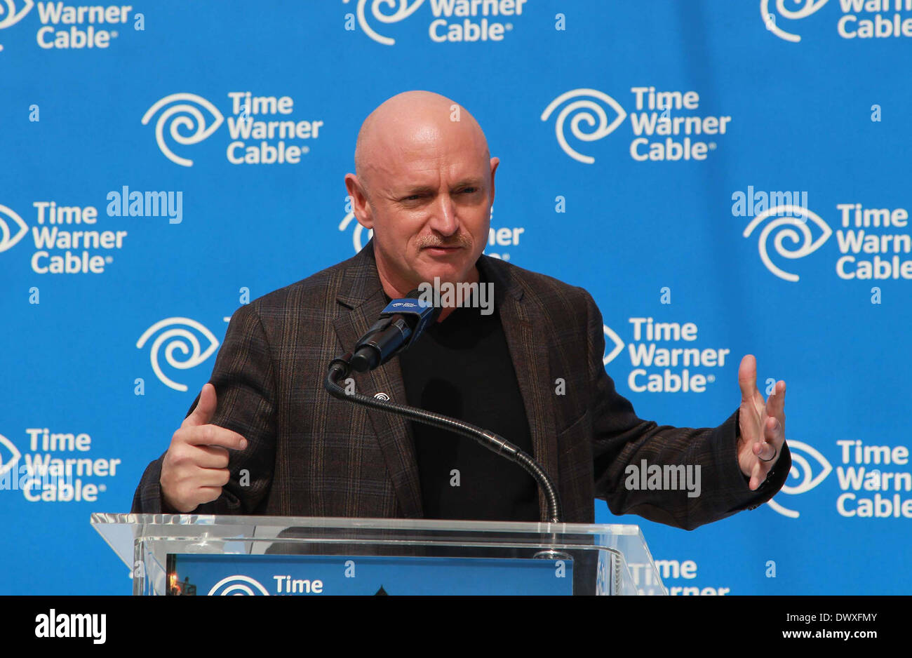Captain mark kelly commander hi-res stock photography and images - Alamy