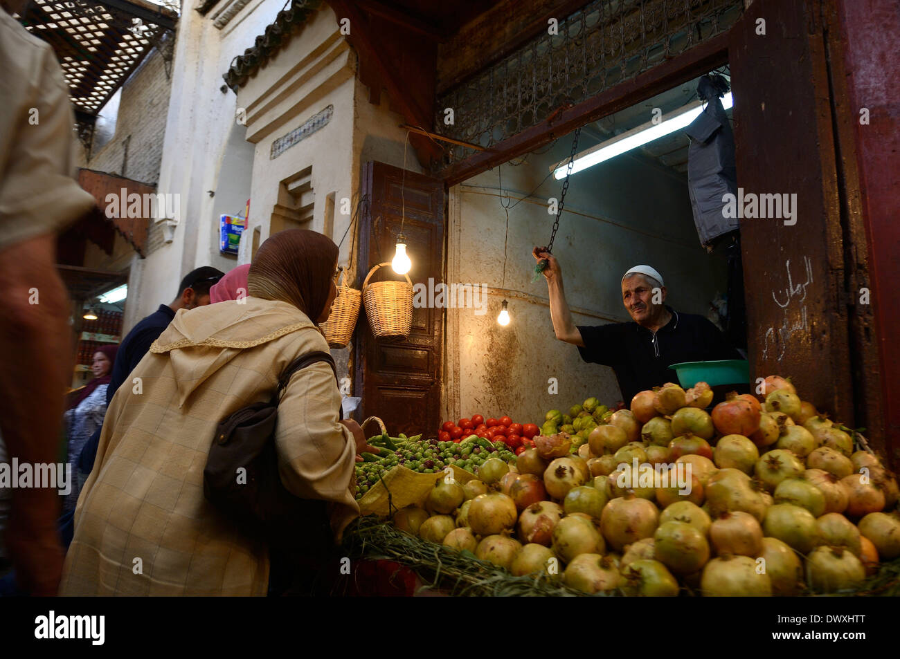 African shopkeeper hi-res stock photography and images - Alamy