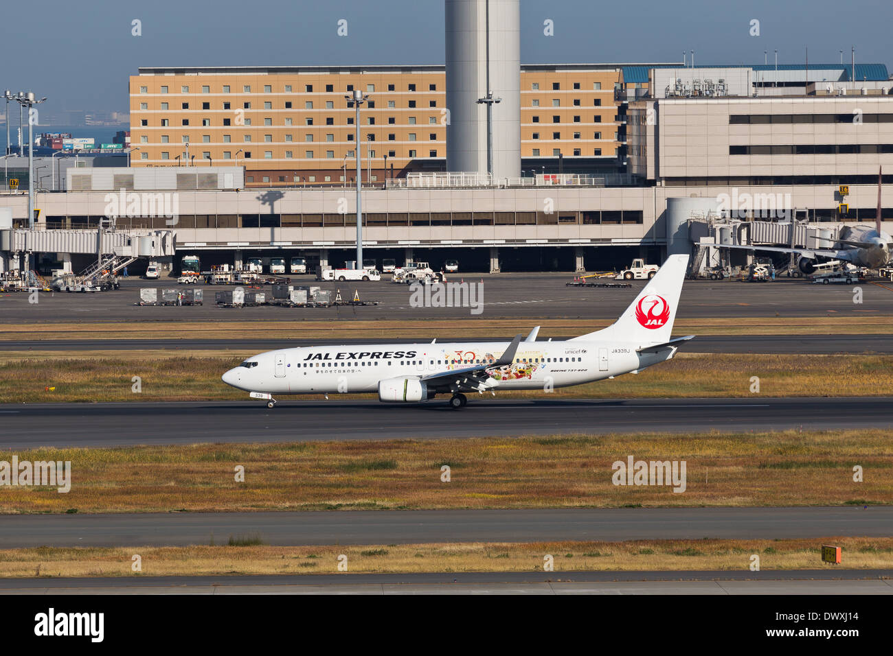 JAL Japan Landing Passenger Tokyo Transportation Stock Photo - Alamy