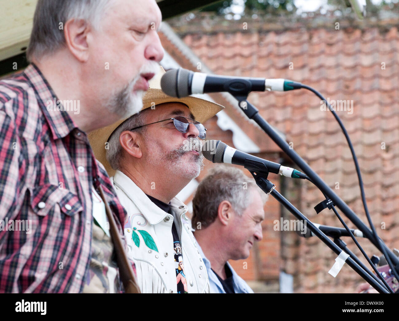 Steve Oliver left and Paul Shuttleworth centre performing at the ...
